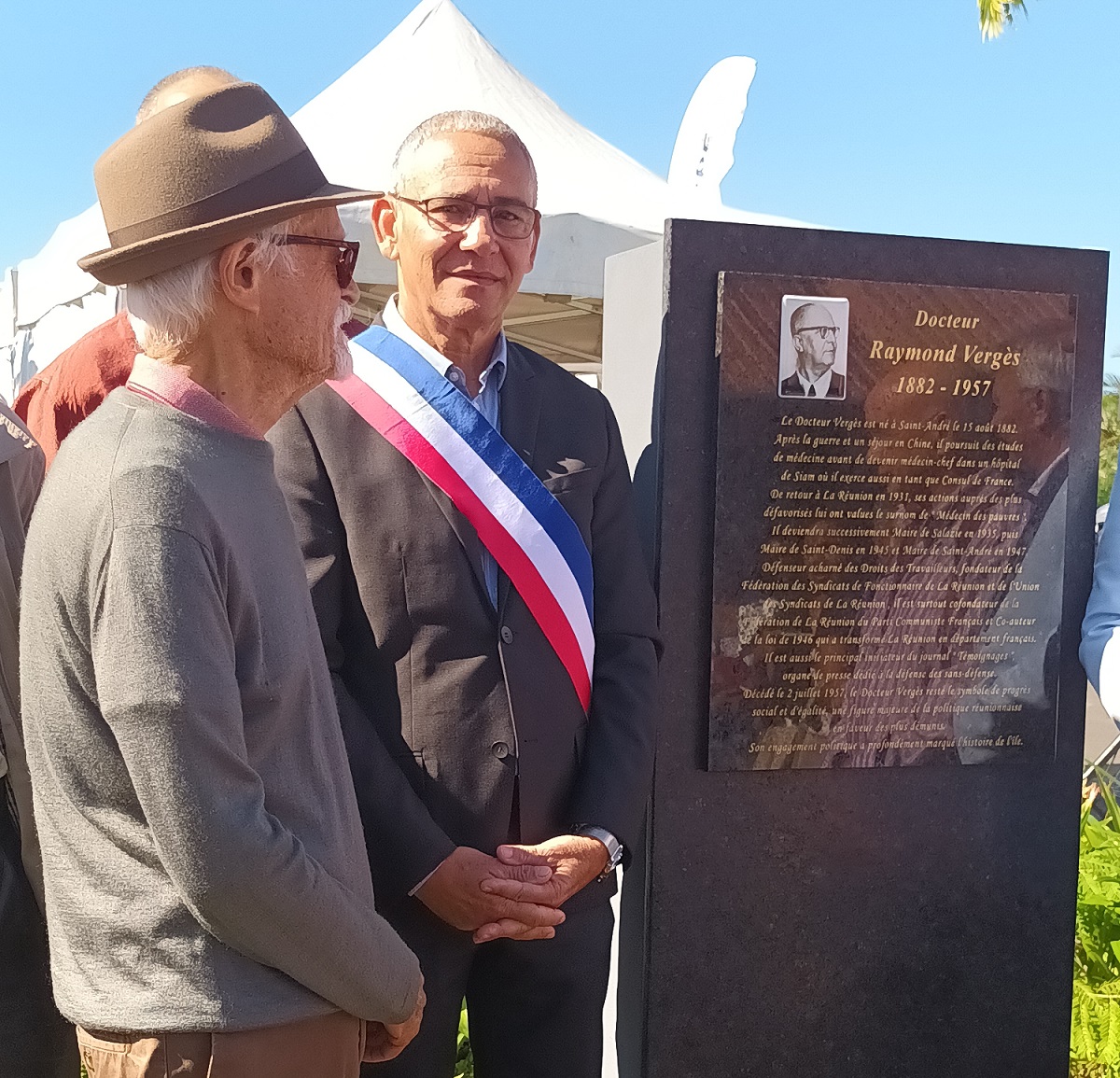 Avenue et Stèle Raymond Vergès à Saint-André