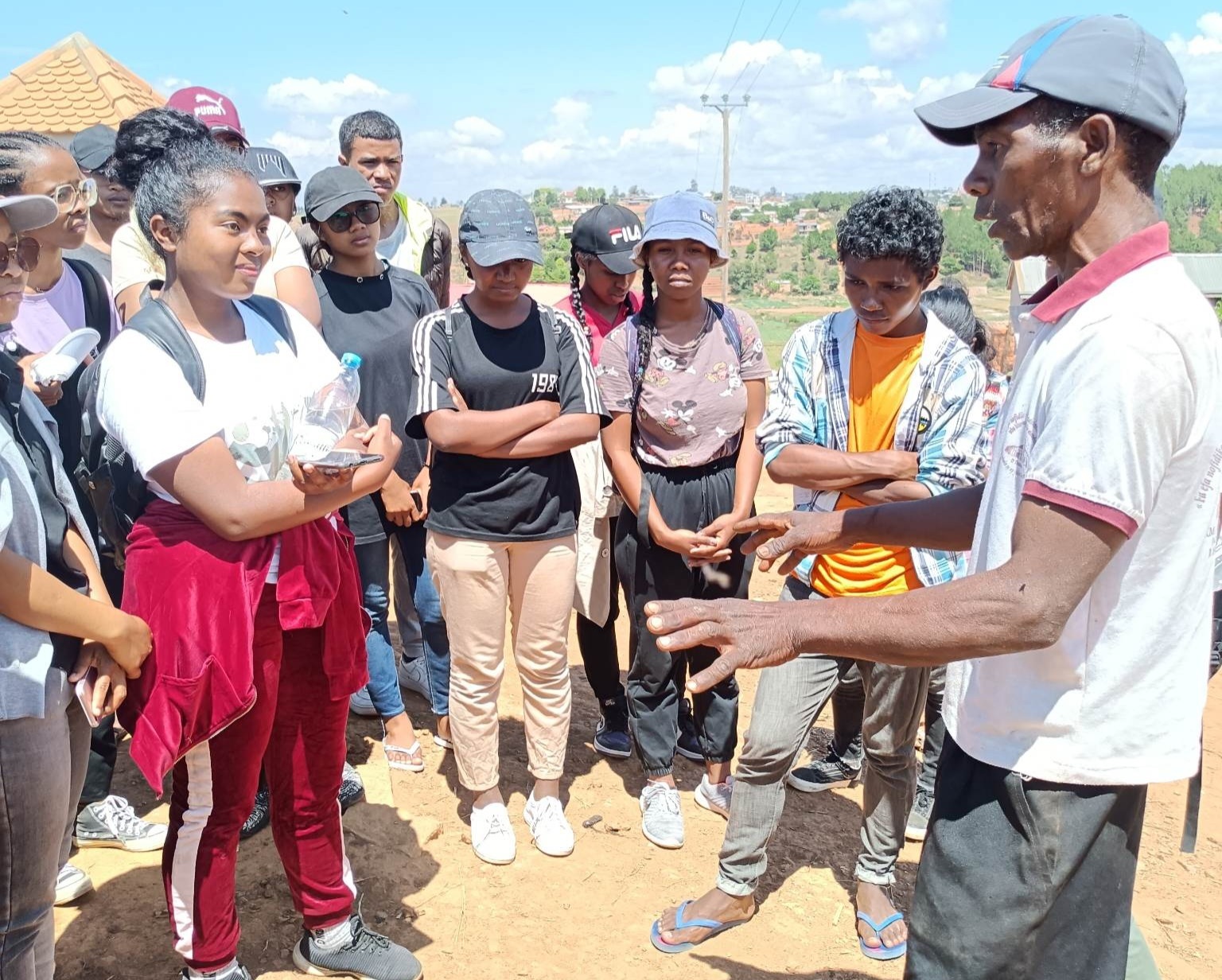 Rencontrer la population : une base de l’enseignement de la communication à l’Université d ...