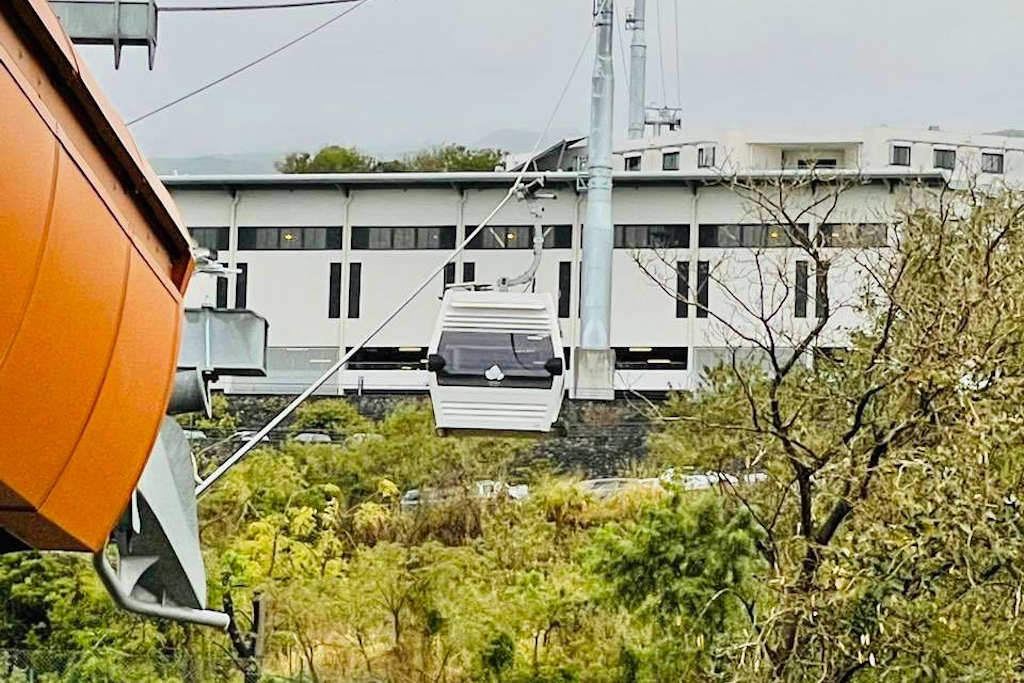 Téléphérique Papang : premier transport collectif 100 % électrique de ...