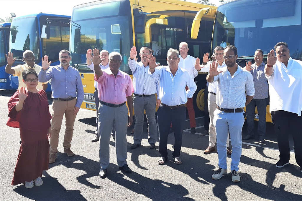 Les Cars Jaunes marchent sur la Région Réunion