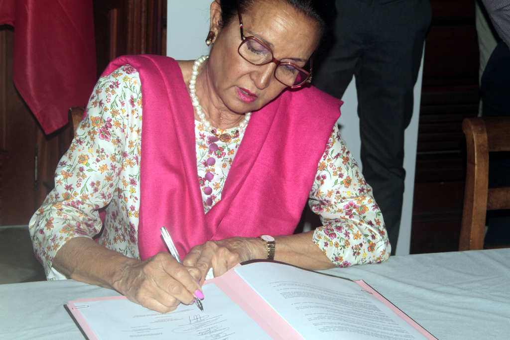 Huguette Bello Gives Up Being a Candidate for The Post of Prime Minister Huguette Bello Gives Up Being a Candidate for The Post of Prime Minister