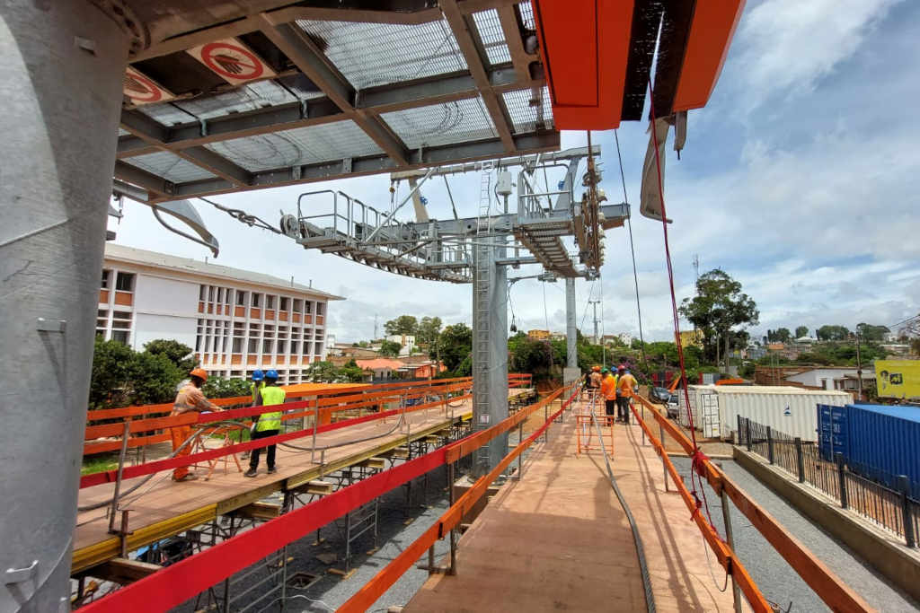 Transport par câble à Antananarivo : les 7 gares et 51 pylônes de la ...